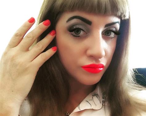 Уволенная за эротический танец сотрудница МВД Готова дойти до Верховного суда