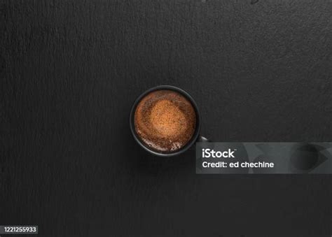 검은 돌 배경에 에스프레소컵 텍스트용 카피 스페이스 맨 위 보기 커피 타임 커피 마실 것에 대한 스톡 사진 및 기타 이미지