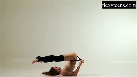 Watch The Sexy Brunette Ursula Fe Doing A Bridge Eporner