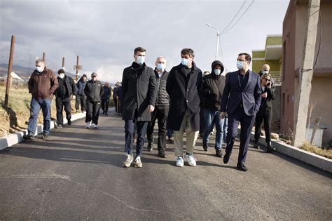 გლდანის რაიონში პატარა ტბის დასახლებაში გზების რეაბილიტაცია მიმდინარეობს