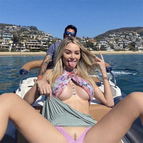 showing off her little landing strip longvonvanhugendong