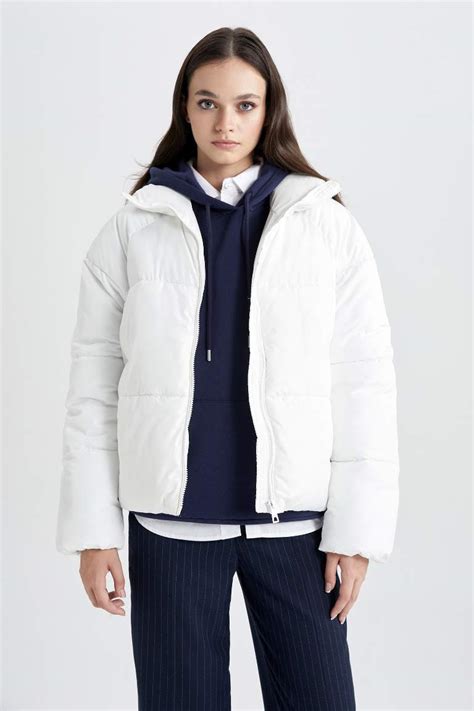 أبيض حريمي جاكيت بامب قصة عادية بكابيشون وتر بروف 2786619 Defacto