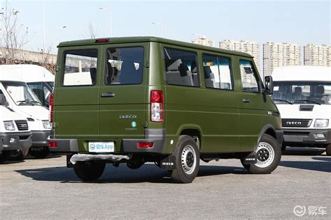 【依维柯得意2021款客车 A35m1 2 5t 手动 短轴低顶单胎 手动门 5 9座 国vi侧后45度车头向右水平汽车图片 汽车图片大全】 易车