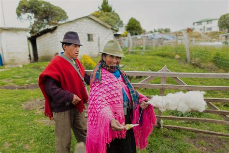 Vibrant Quechua fashion mixes ancient craftsmanship & European ...