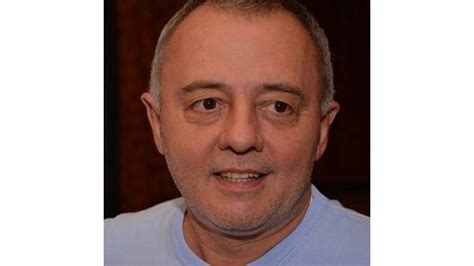 Бележка залепена на вратата на апартамент Уважаеми съседи моля правете секс по тихо 168