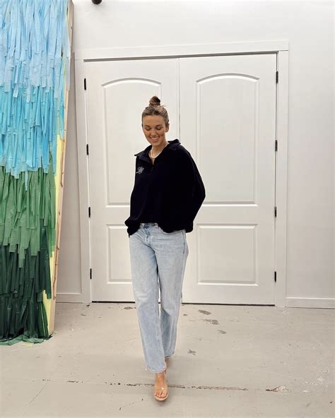 The Best Sadie Robertson Feet Pictures 🤩
