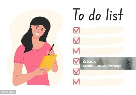 노트북에 글을 쓰고 체크리스트를 하는 여자 그녀 근처의 큰 할 일 목록 템플릿 할 일 목록 하루 계획 시간 관리 작업 우선 순위