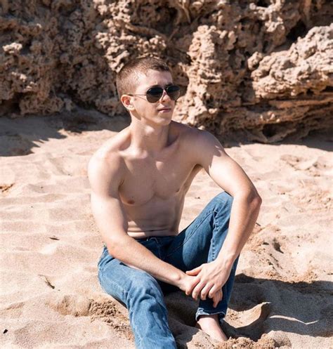 Pin By Luis Machuca Hernandez On Ethan Attractive Guys Ethan Wacker