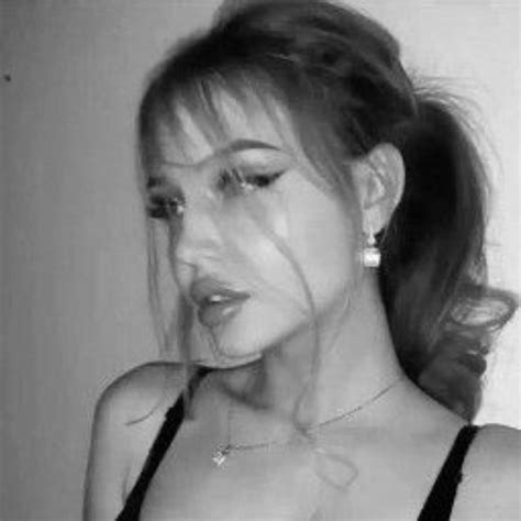 افتارات بنات بنترست سوداء للبروفايل