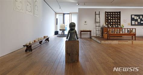 일본 현대미술가 요시토모 나라 개인전 Ceramic Works