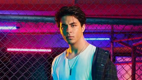 Shah Rukh Khan Fans Go Yeh Kitna Hot Hai As Shah Rukh Khans Son