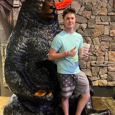 Ethan Mouser Ethan Mouser Updated His Profile Picture