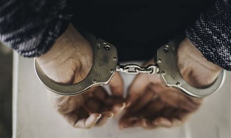 마트에서 바지 벗고 팬티만 입고 돌아다닌 남성은 무죄를 받았다 인사이트