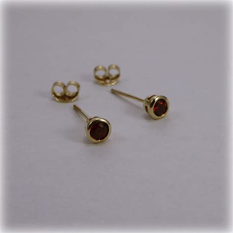 9ct Gold Garnet Stud Earrings Januarys Birthstone Mr Allan Jewellers