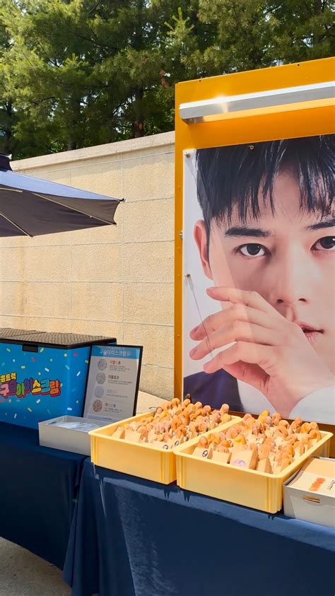 윤트럭 커피차 분식차 간식차 푸드트럭 지난 한 주 커피음료츄러스크로플뉴욕핫도그캔과일 등등 다양한 간식으로 비공개 서포트만 6건 진행했고요😊 스탭분들 맛있다는