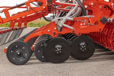Combinata di semina KUHN: efficienza e precisione - Agrimeccanica ...