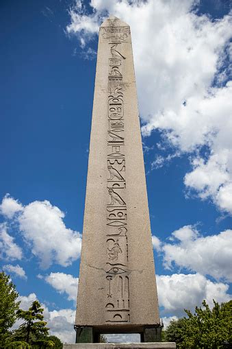 이스탄불 칠면조 August 2022 Theodosius의 Obelisk 는 콘스탄티노플의 히포 드롬에 세워진 파라오 투트 모세