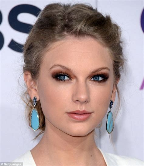 Beautytiptoday Com White Hot Taylor Swift Debuts Big Girl Sexy Gown At People S Choice Awards