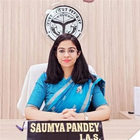 Lbsnaa Best Officer Ias Saumya Pandey Education Qualification 10th 12th Marksheet Upsc Rank