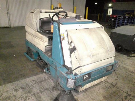Tennant 8300 Riding Floor Scrubber Sweeper Sn 3660 With 6529 Hours