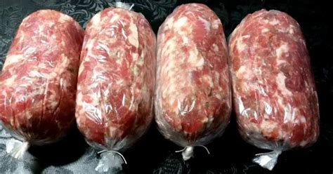 Узнайте как приготовить вкусную домашнюю колбасу из свинины. Рецепт ...