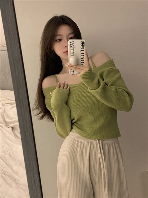 데일리언니 New ️ 여리핏 스트랩 나시 세미크롭 슬리밍 오프숄더 홀터넥 긴팔 스웨터 티셔츠 골지 니트