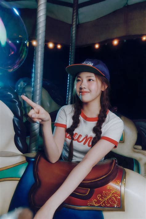 Unis 1st Single Album Curious Concept Photos Kpopping