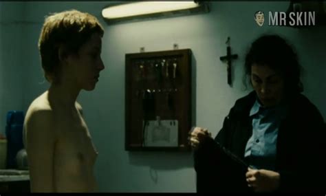 Naked Inés Efron in El niño pez