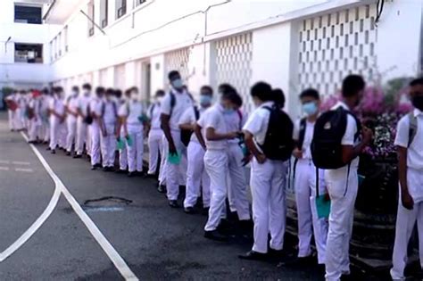 පාසල් නිල ඇඳුම් සඳහා චීන අනුග්‍රහය