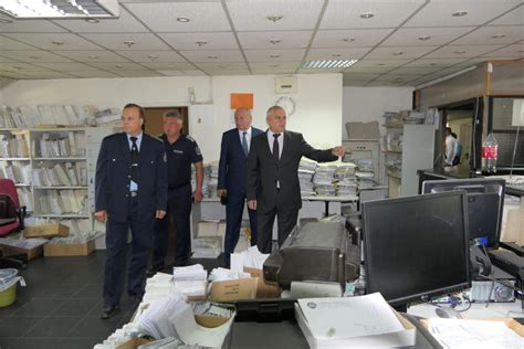 Вътрешният министър направи внезапна проверка на столичния КАТ