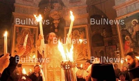 Благодатният огън слезе в храма Гроб Господен в Ерусалим