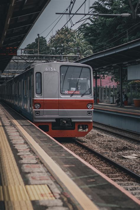 Daerah Khusus 이부 코타 자카르타 교통 기관차 기차 기차역 대도시 대중교통 도시 교통 도시의 도심 동남아시아 산업의 수직 쐈어 쉼터