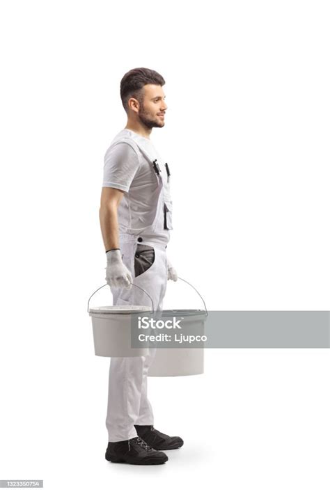 두 개의 양동이를 들고 흰색 유니폼을 입은 화가의 전체 길이 프로필 샷 20 24세에 대한 스톡 사진 및 기타 이미지 20 24세 나름 남성 Istock