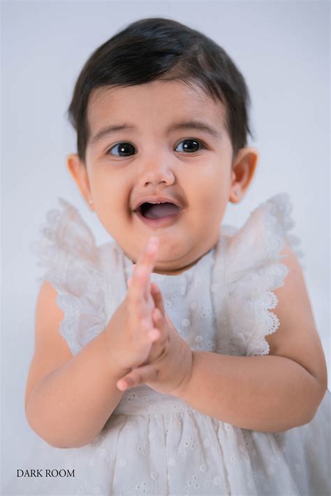 අම්මාගේ වාසනාව තාත්තාගේ හුරතලී පවුලක් ලස්සන වෙන්න ඉන්න ඕන දුවෙක්ම තමයි Nithya Devindi