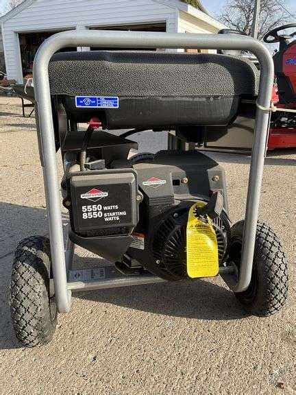 Briggs and Stratton 5550 watt gas generator, 8550 - Legacy Auction Company