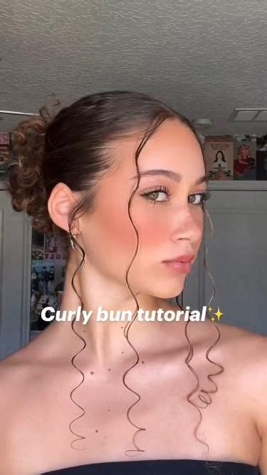 Curly Bun Tutorial Hairstyles Inspiration Bow Stacking Curly Hair Styles Curly Hair Tips