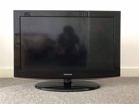 Samsung TV - 32-Inch LCD HDTV | in Plaistow, London | Gumtree