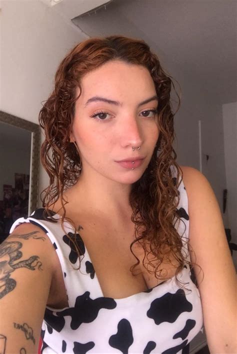 happy Thursday!! do I look good w wet hair and my cow top? : r/palebeauties