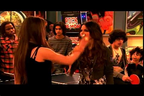 Victorious Beck And Tori Kiss