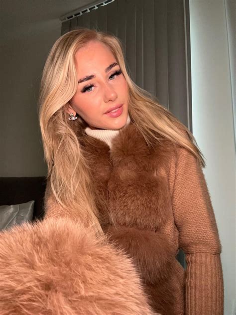 Feeling Cute Today So Just Took A Selfie R Reallygorgeous