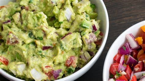 4 Step Fresh And Delicious Pico De Gallo With Avocado Recipe