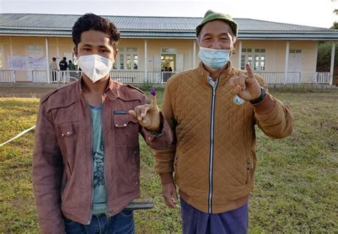 လိုင်လင်းပီမြို့ပေါ်ရှိ မဲရုံများ၌ မဲဆန္ဒရှင်ပြည်သူများ ဆန္ဒမဲများပေး Information And Public