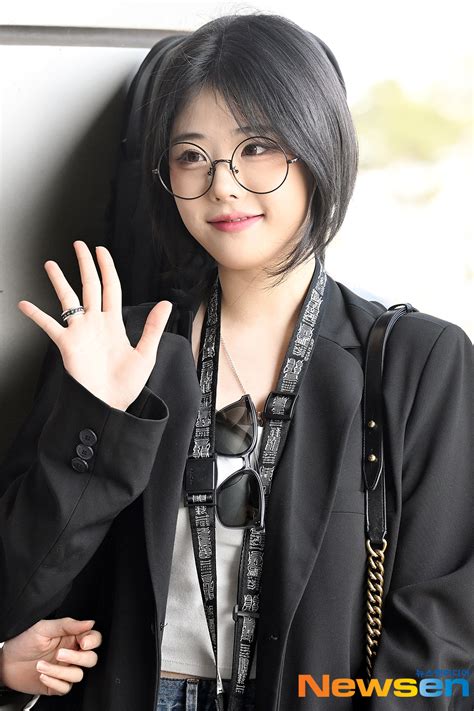 Qwer 큐더블유이알 히나 ‘귀여운 동그란 안경[포토엔hd]