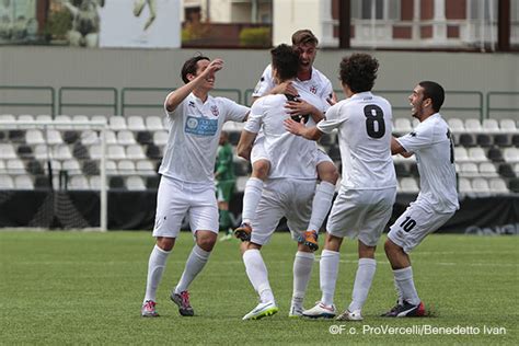 Pro Vercelli Il Giovane Negro Sulla Rampa Di Lancio Magica Pro