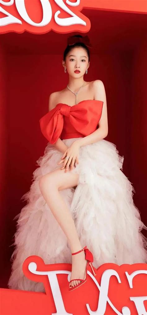 Star Wallpapers Guan Xiaotong Issue 876 Inews