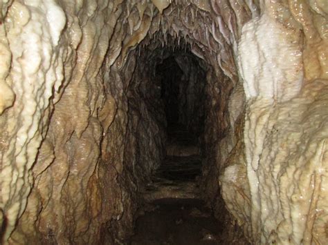 კარსტული წარმოშობის მღვიმე სოფელ ვეჯინში Knews Ge