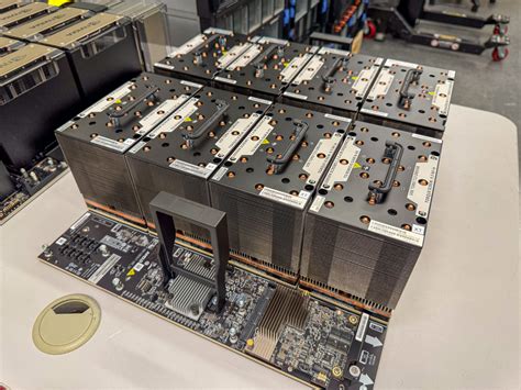 Lenovo Thinksystem Sr685a V3 And Sr680a V3 Gpu Servers