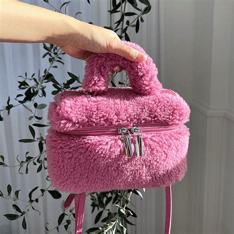 졸귀템 겨울 양털 부클 코스메틱백 연말룩 코디 퍼가방 에이블리