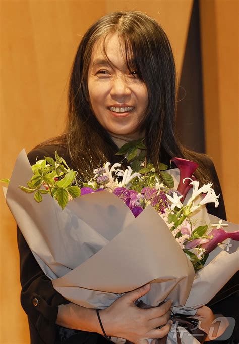 한강 노벨문학상 이후 첫 공식 석상 일주일간 특별한 감동 뉴스1