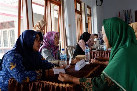 Bem Fib Unair Gelar Medical Check Up Gratis Untuk Lansia